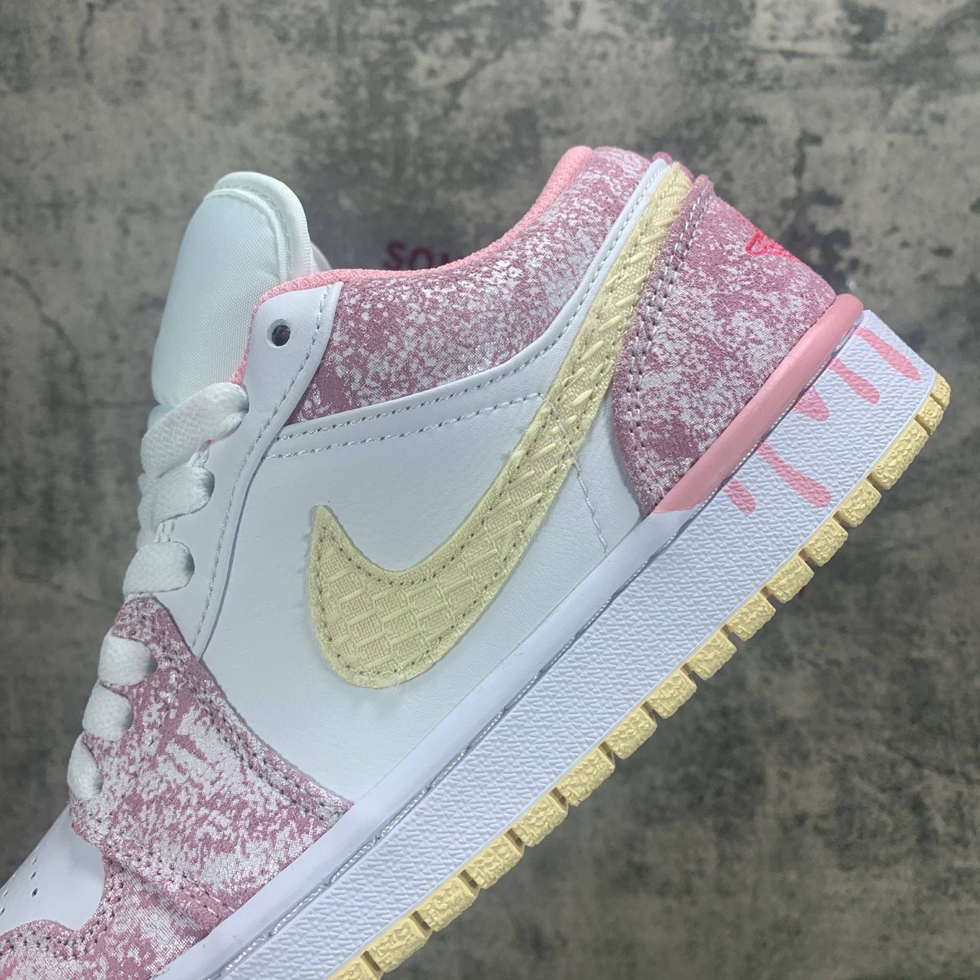 Air Jordan 1 Low SE GS Paint Drip - SongSneaker