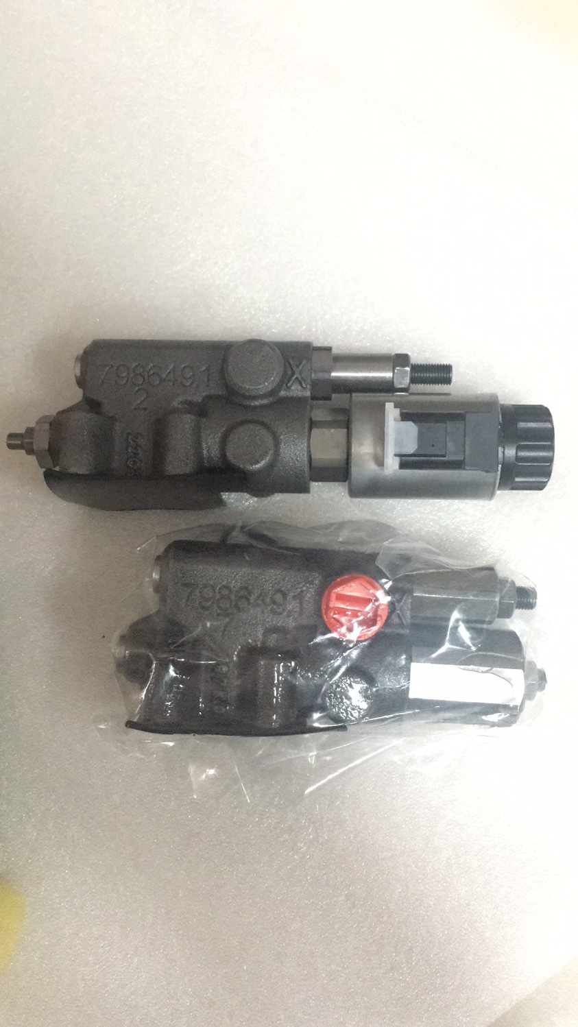 Volvo VOE 15043827 15011528 Control Valve