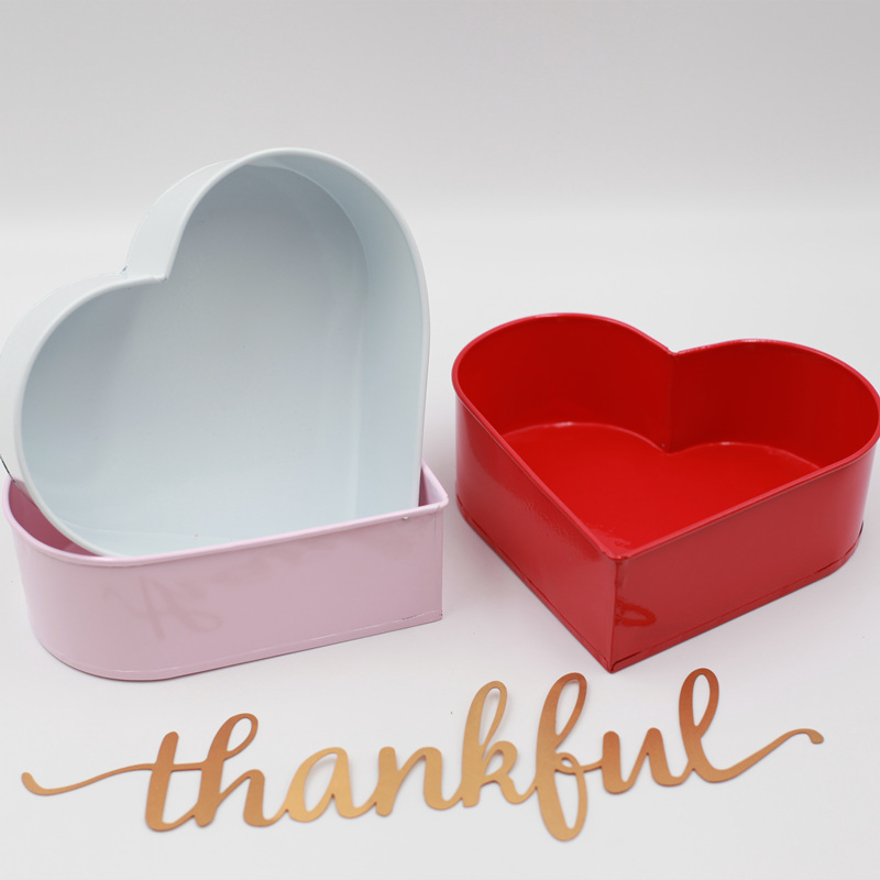 Heart Shaped Metal Flower Bucket for Valentine's