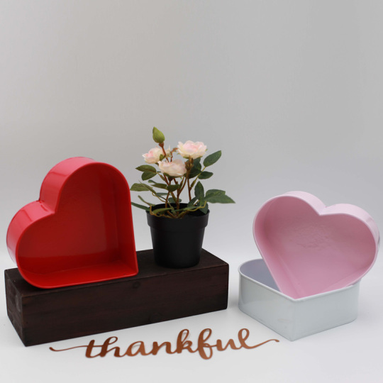 Heart Shaped Metal Flower Bucket for Valentine's