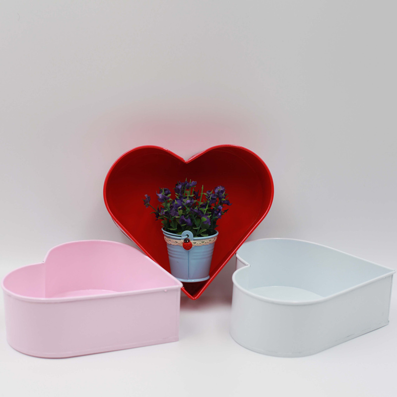 Heart Shaped Metal Flower Bucket for Valentine's