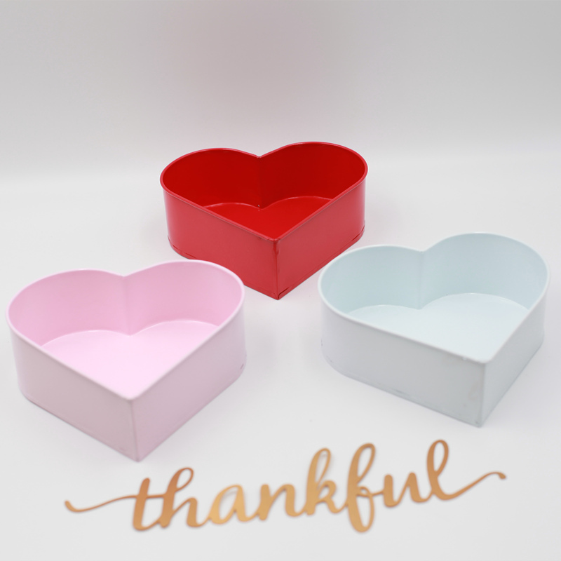 Heart Shaped Metal Flower Bucket for Valentine's