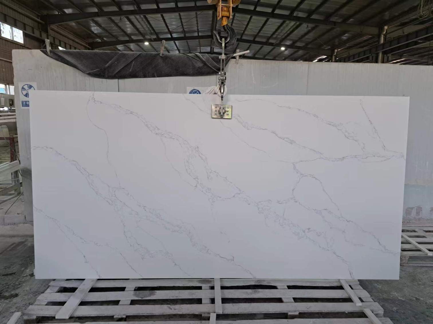engineered quartz slab in Calacatta/Carrara from Warnerstone China