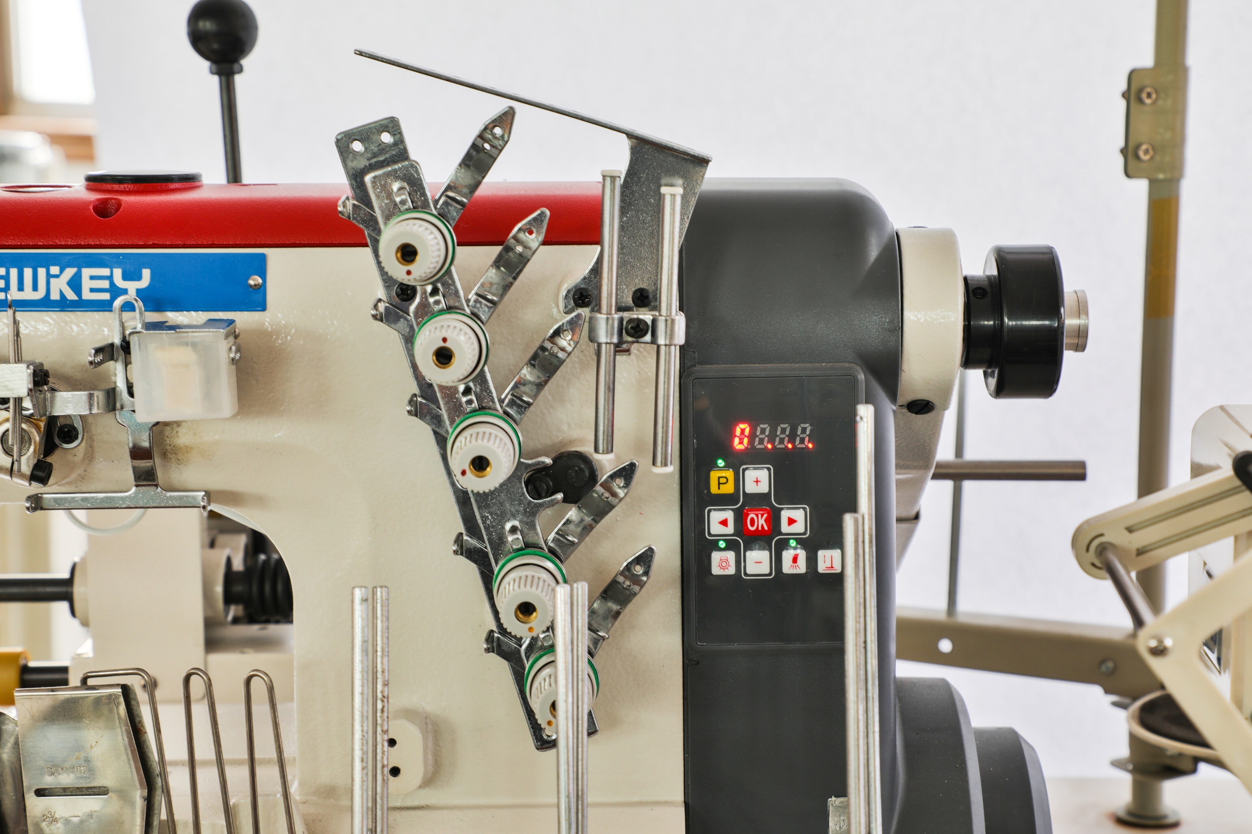 SK 858-UT Sewkey Direct-Drive Interlock Sewing Machine