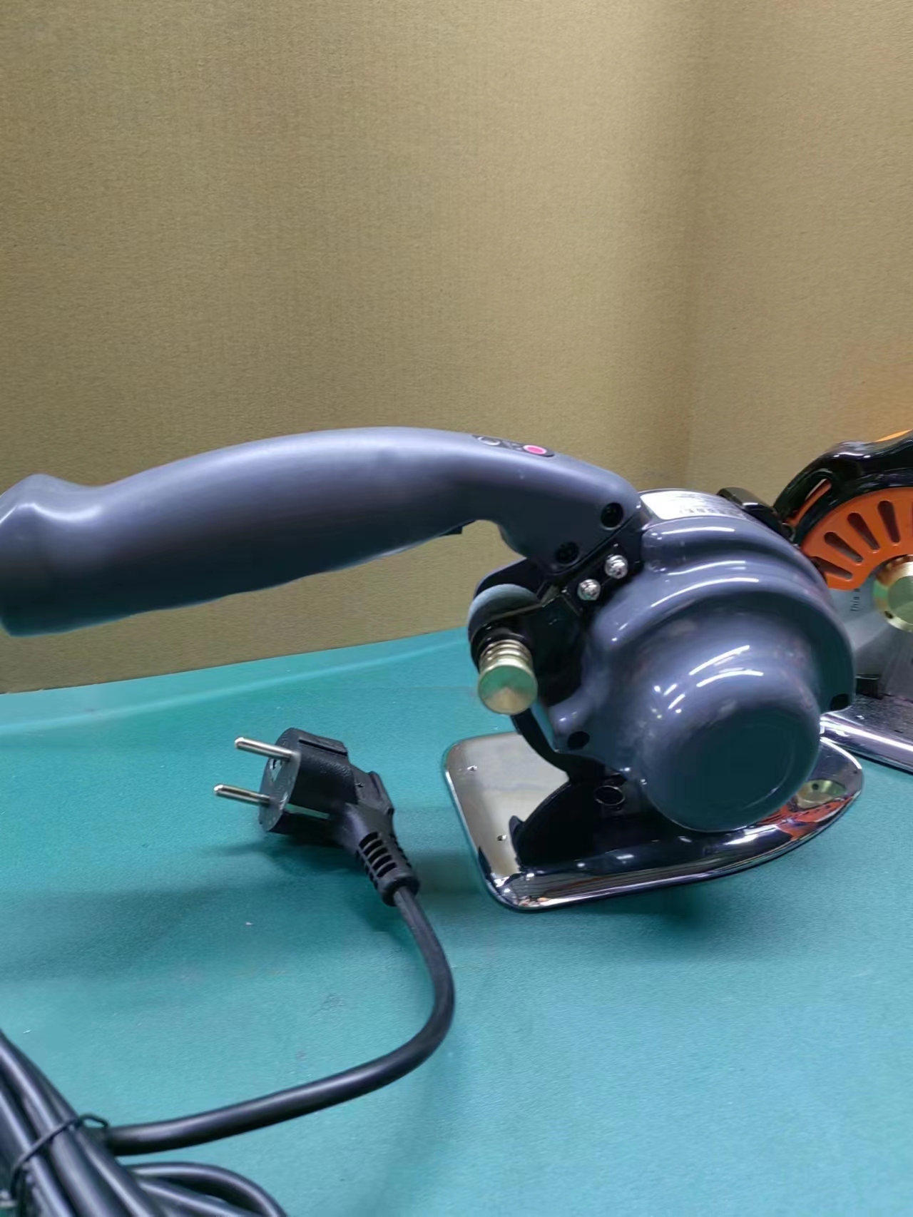 Sewkey Automatic Fabric cutting machine