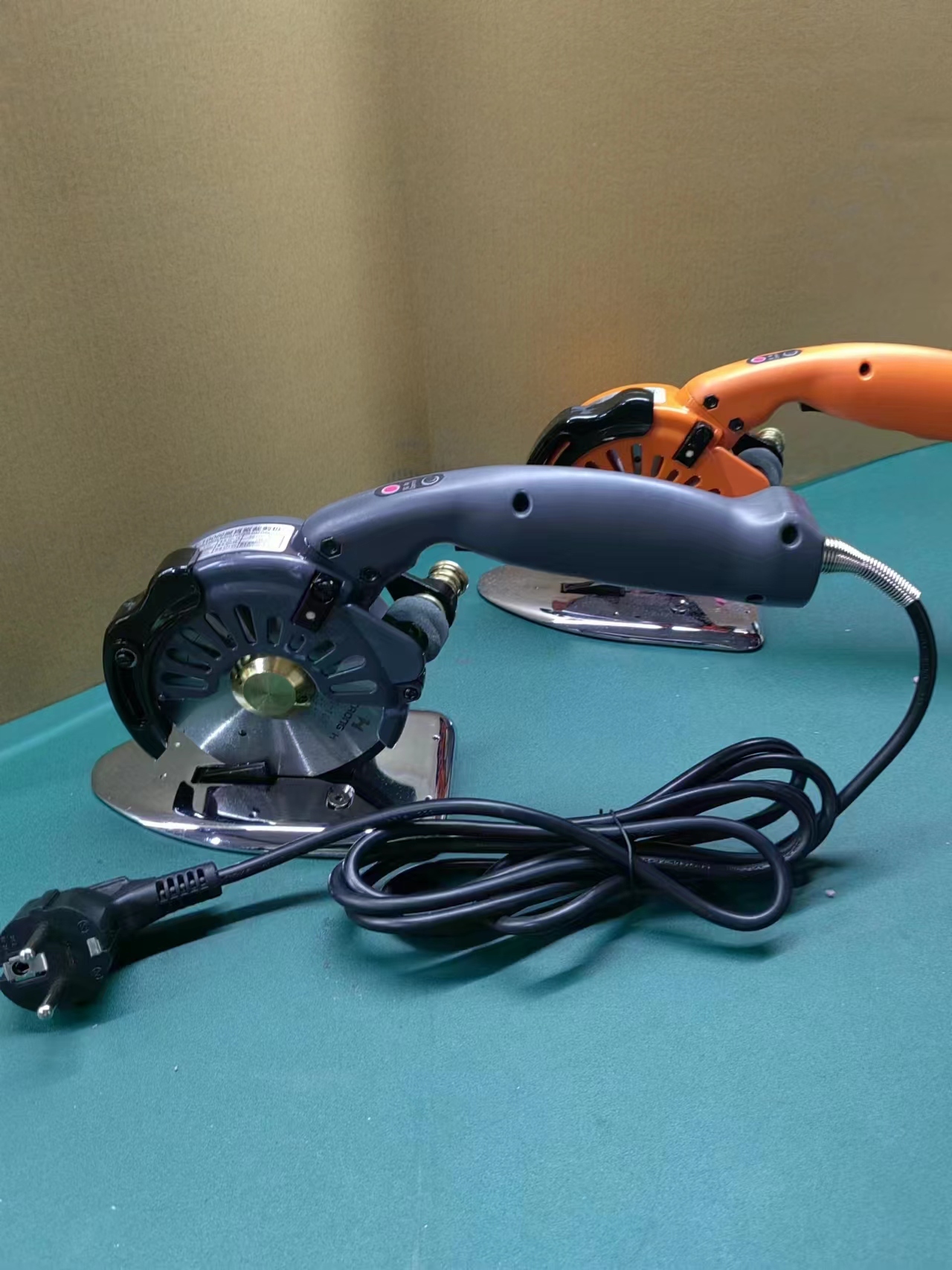 Sewkey Automatic Fabric cutting machine