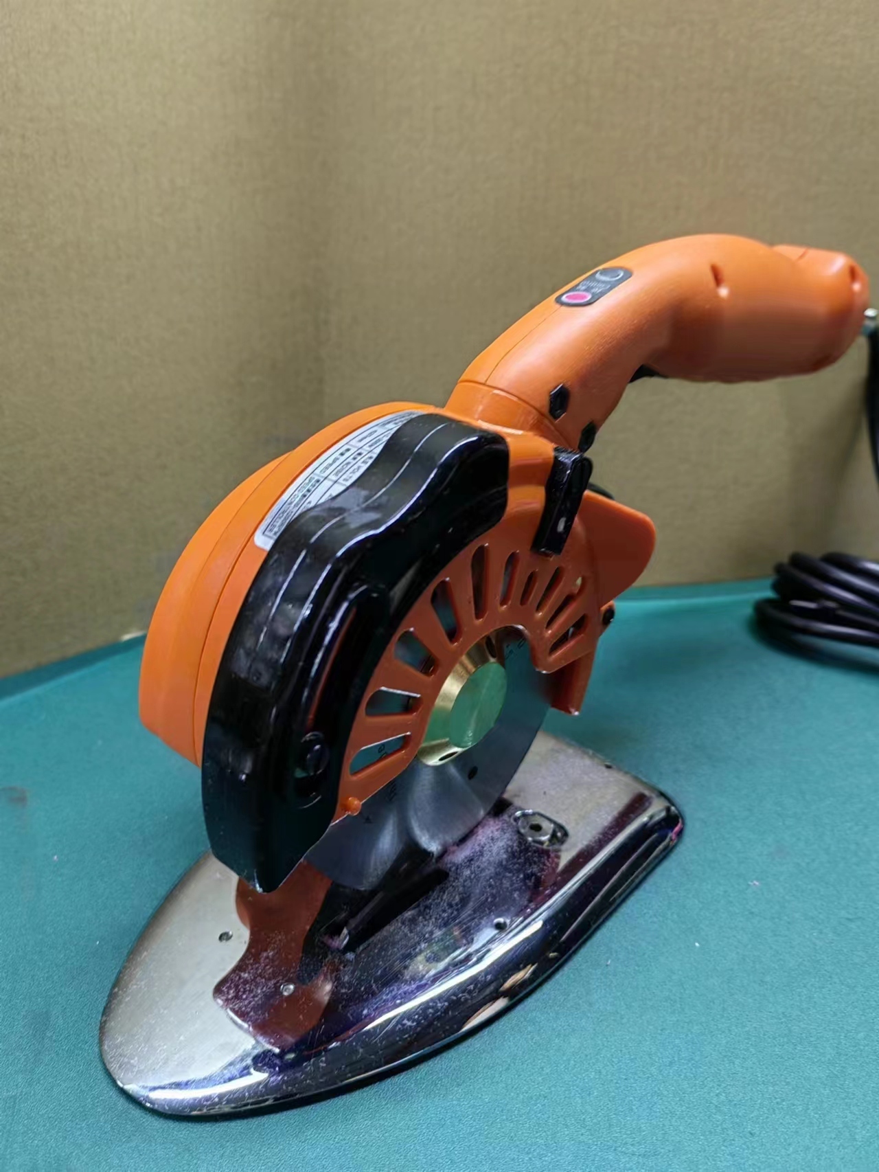 Sewkey Automatic Fabric cutting machine