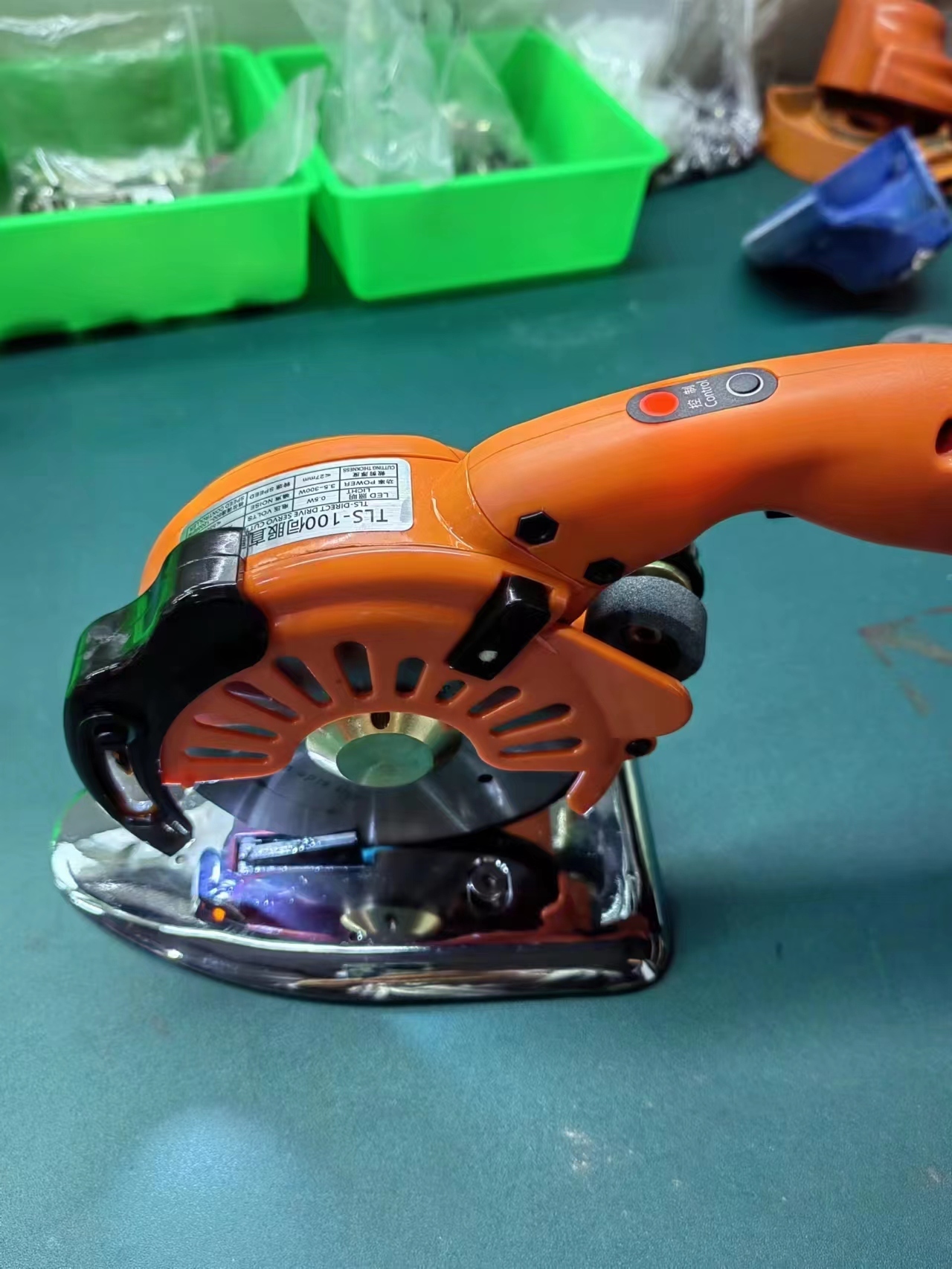 Sewkey Automatic Fabric cutting machine