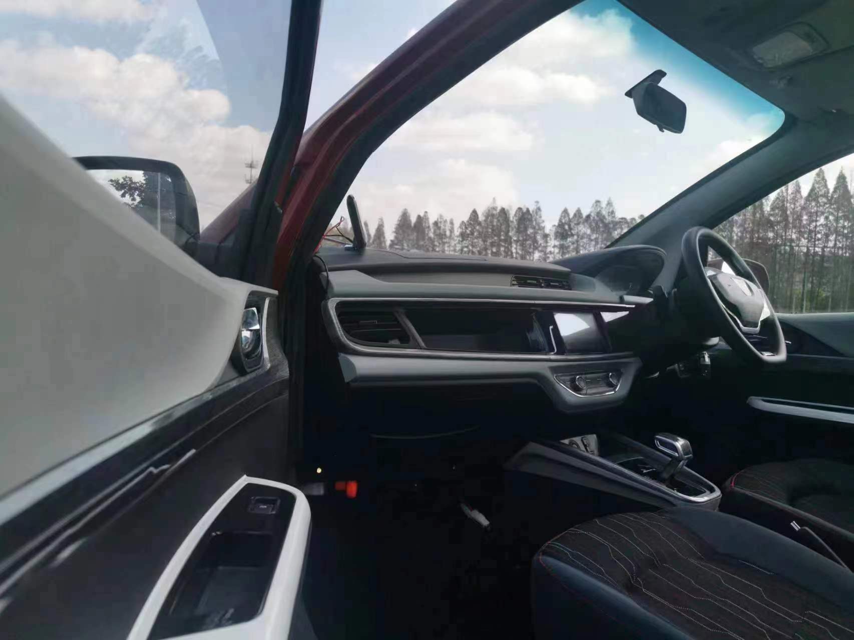Huazi No.3 Xiaohe Model Electric Car 120 km Short Range Citizen Model