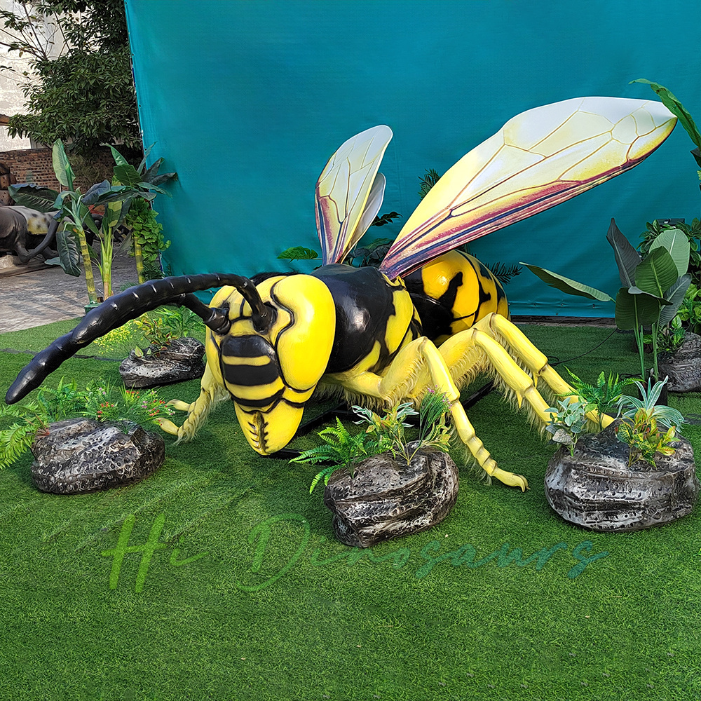 Giant Insect Animatronic Wasp | Hi Dinosaurs