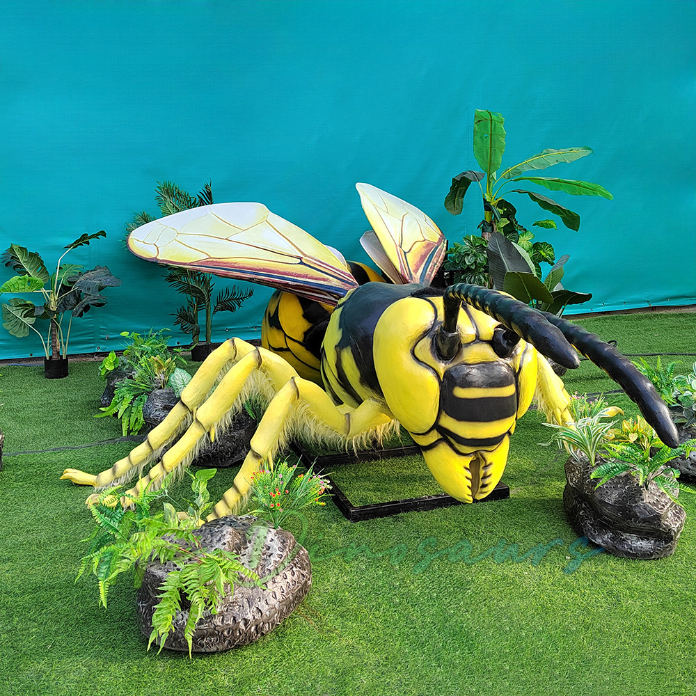 Giant Insect Animatronic Wasp | Hi Dinosaurs