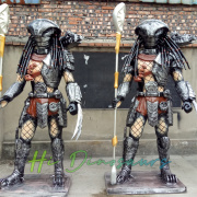Life-Size Fiberglass Alien Predator Statue | Hi Dinosaurs