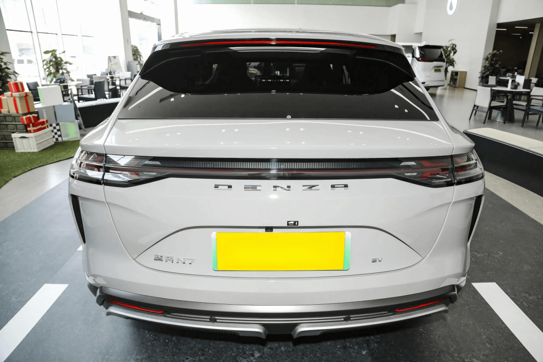 China Electric Car DENZA N7 702km Rear Drive Ultra Long Range Edition