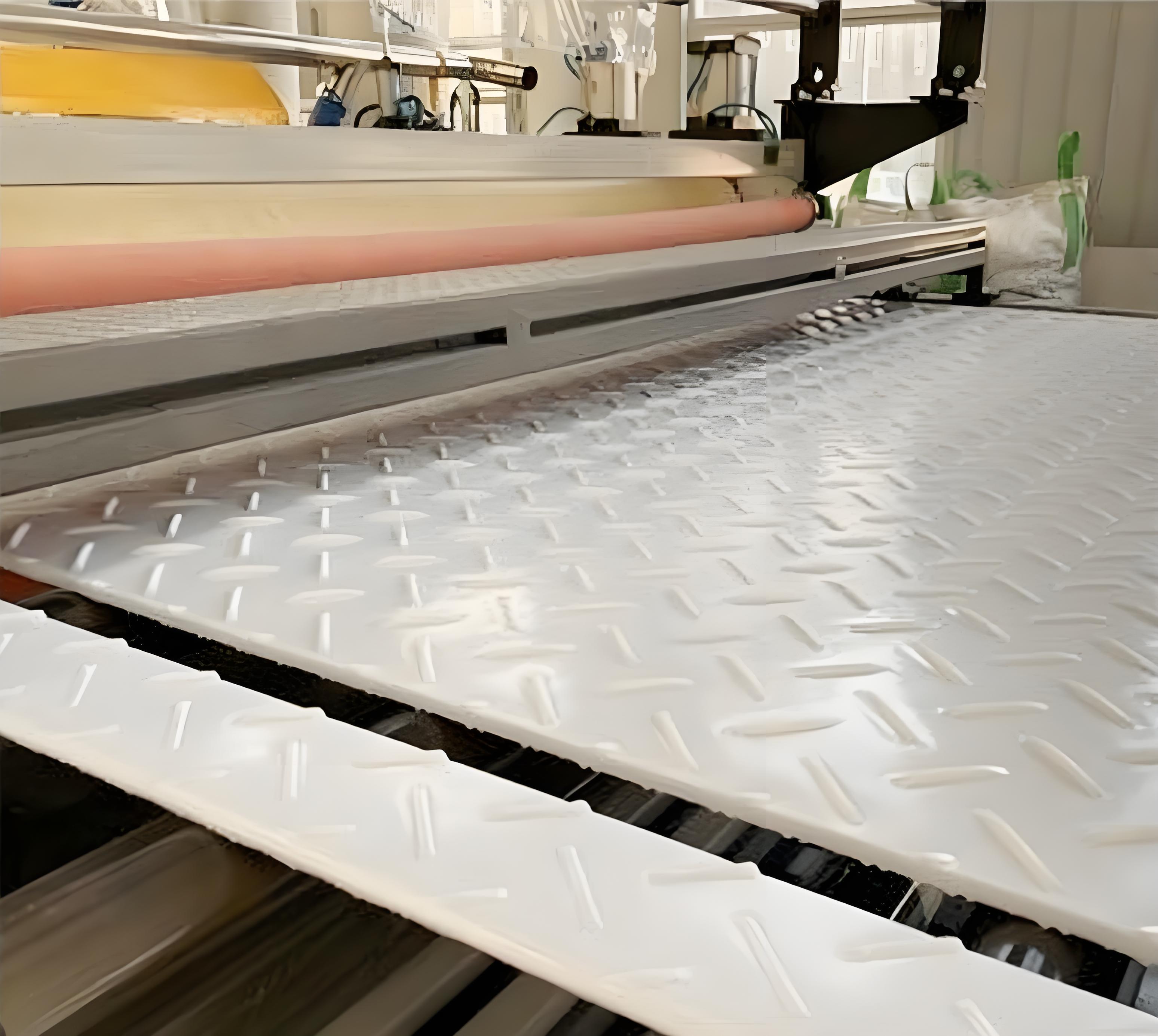 PE paving board extruder