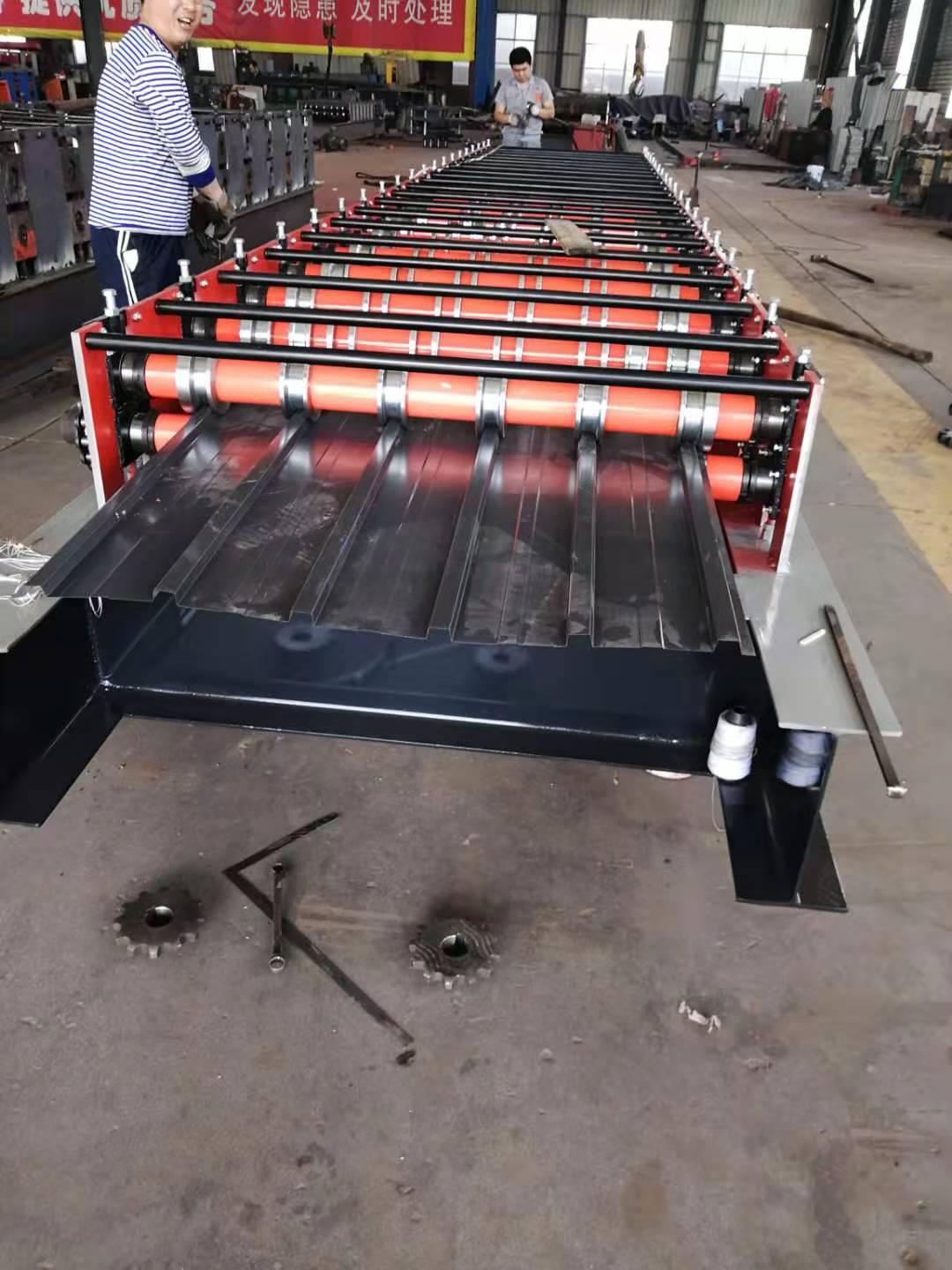 Color-coated-steel-tile-press-making-machine-Tianfuchenglai