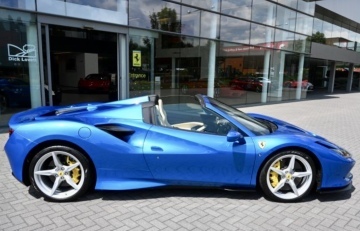 1/24 Ferrari F8 spider Building by Alpha Model Model master.