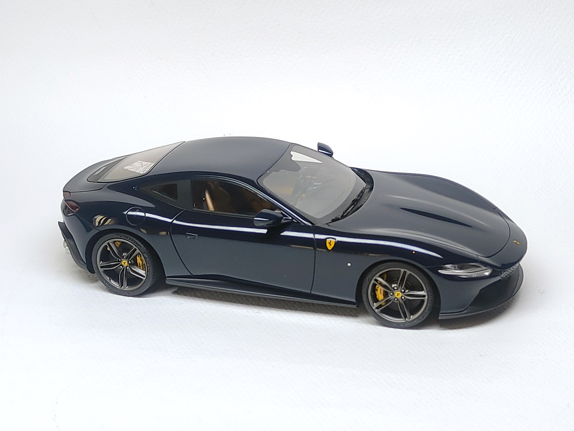 1/24 Scale Model Car Kit Ferrari ROMA Building by Alpha Model Model master.