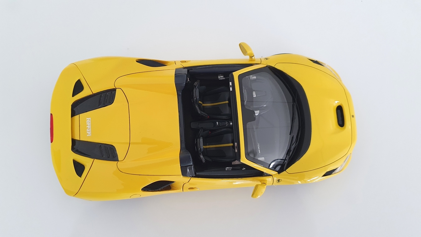1/24 Ferrari F8 Spider building by Laurent Lacote