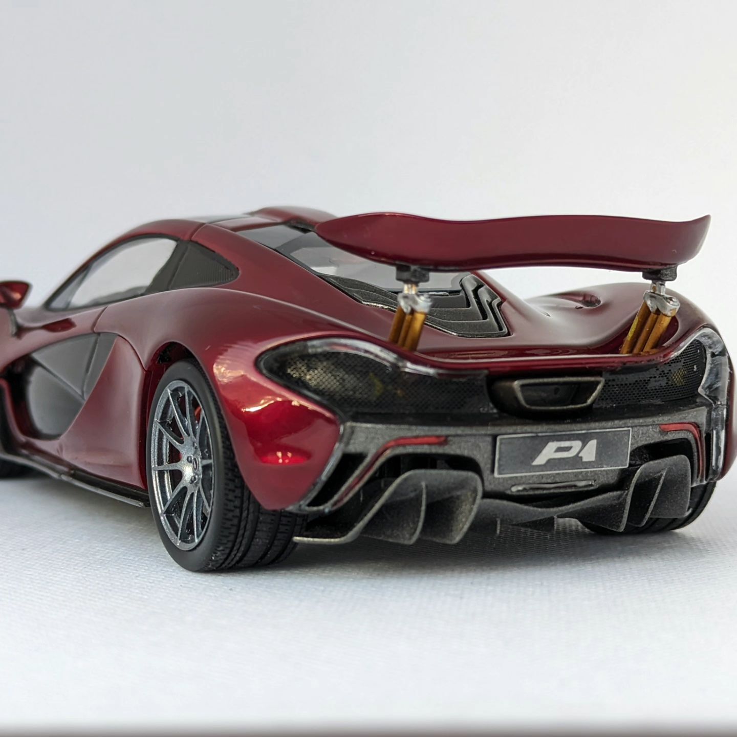1/24 Scale Model Car Kit Mclaren P1 Building by Alpha Model Model master.