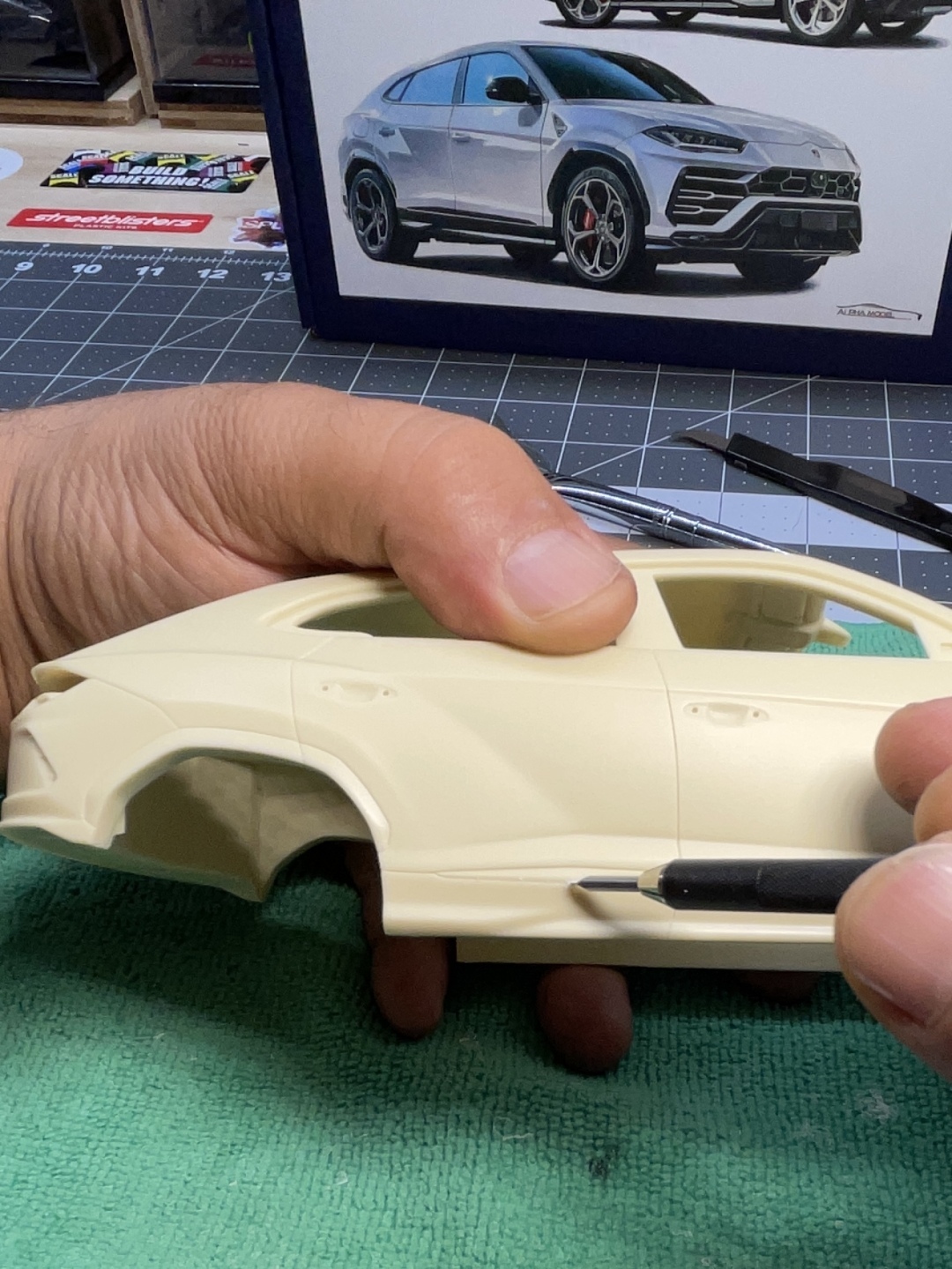 1/24 Scale Model Car Kit Lamborghini Urus Building by Alpha Model Model ...