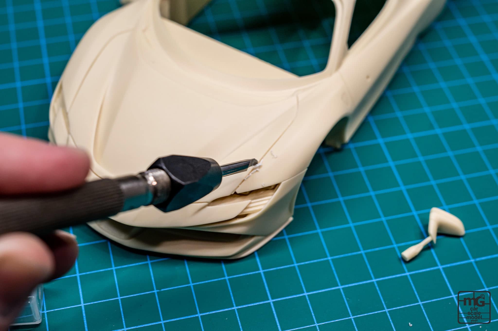 1/24 Scale Model Car Kit Ferrari SF90 Building by Alpha Model Model master.