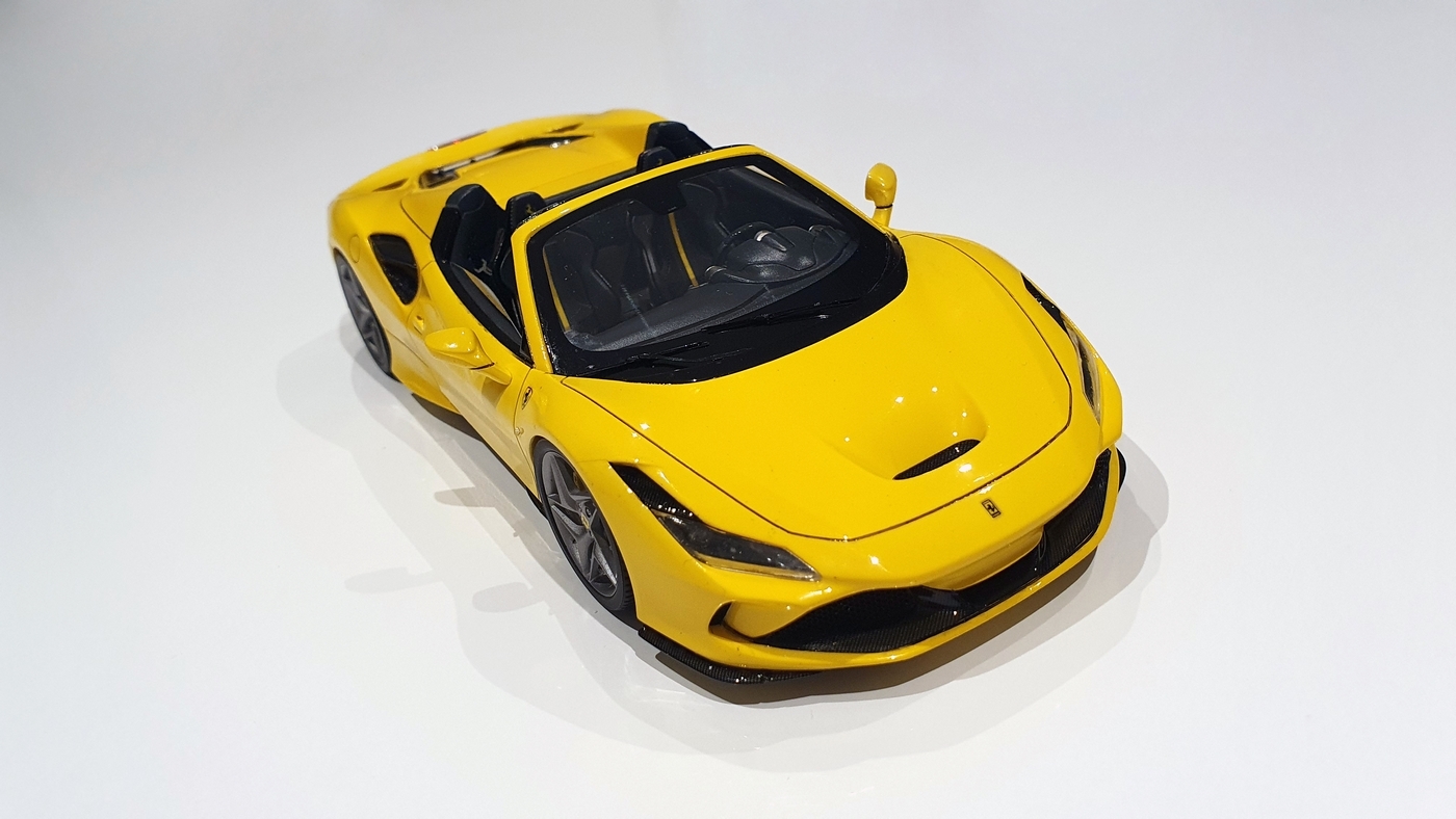 1/24 Ferrari F8 Spider building by Laurent Lacote